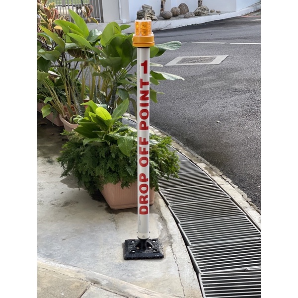 Drop Off Point Flexible / Removable Barricade Barrier With Blinking ...