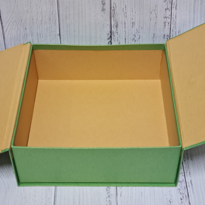 Middle Magnet Box 22x22 X 8 cm / Hard Box Legit Layer Cake Box | Shopee ...