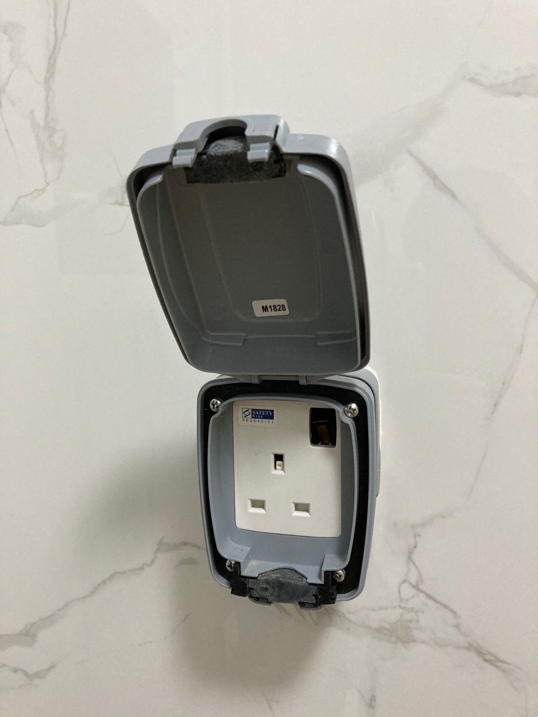 MK Masterseal™ Compact Weatherproof Switch Socket Outlet 13A, IP66 ...