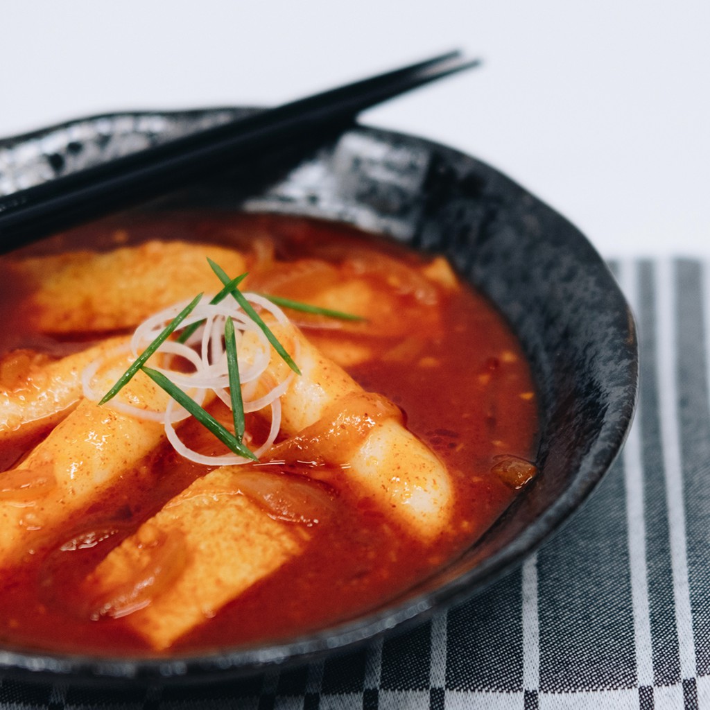 GrocerKing - Tteokbokki/ Toppoki Korean Rice Cake with Fish Cake 300g ...