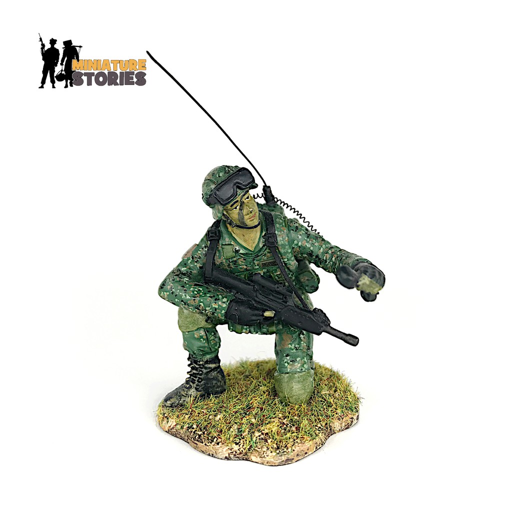 Singapore Army Signaller PC Runner Hand-Painted Metal Figurine ...