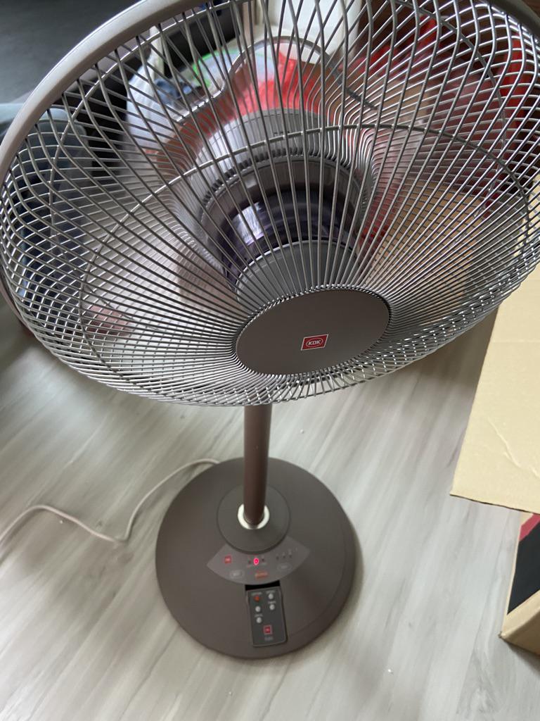 KDK N30NH Compact Stand Fan with Remote Control and Adjustable Height ...