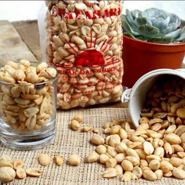 Indonesia Matahari Garlic Peanuts | Shopee Singapore