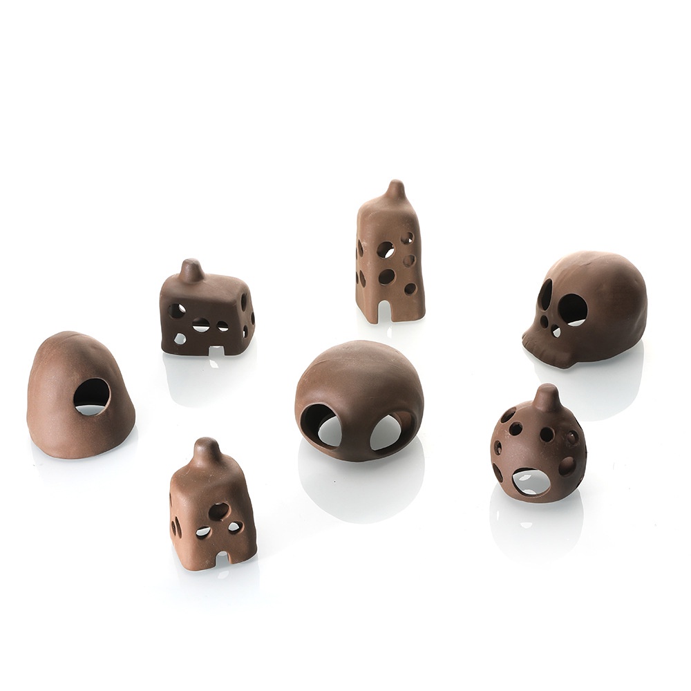 Fish tank landscaping, purple clay pot, shelter hole, fish and shrimp ...